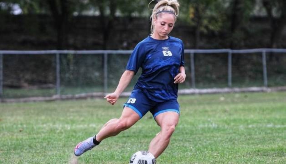 Jugadora Ashley Webb quedó fuera de la Selecta femenina de cara al premundial - Diario El Mundo