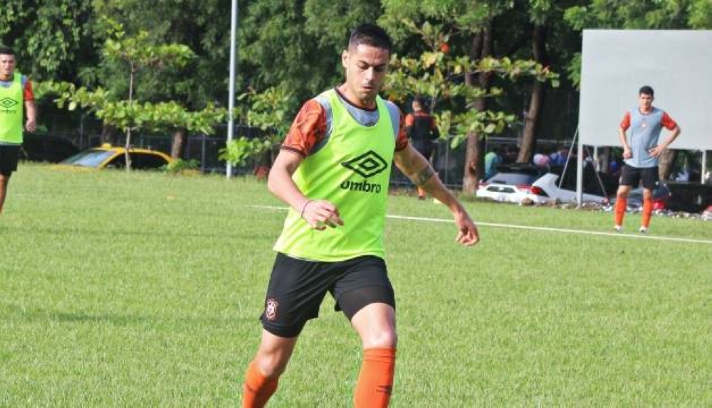 El argentino Brian Calabrese se despide de C.D. Águila - Diario El Mundo