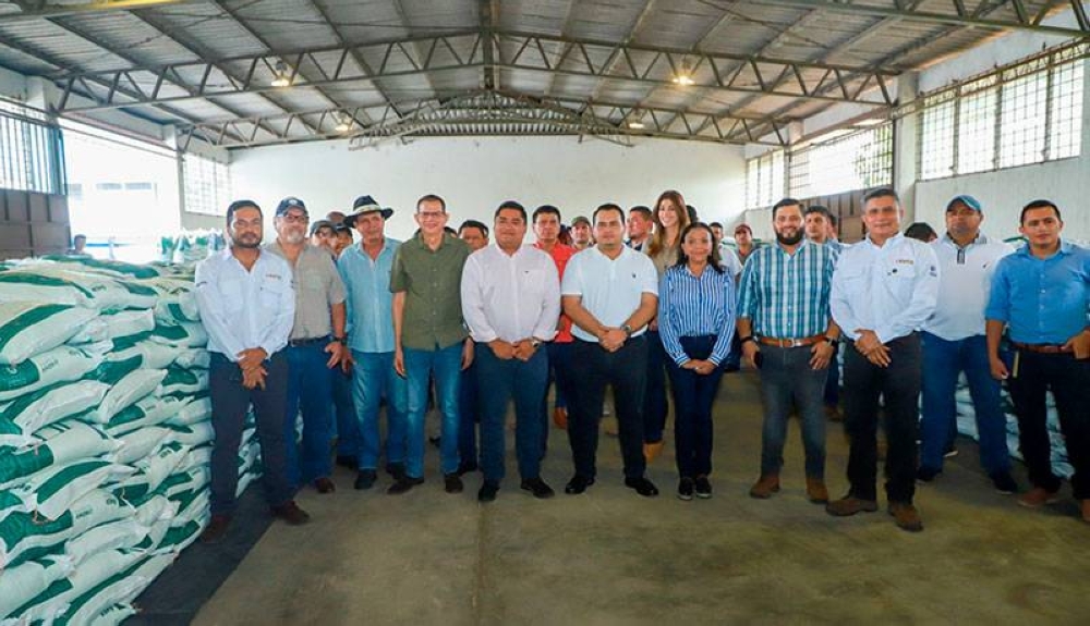 Centa comercializa fertilizantes hasta un 20 % más baratos - Diario El ...