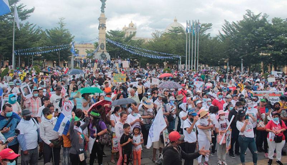 Protesta pacífica contra Gobierno - Diario El Mundo