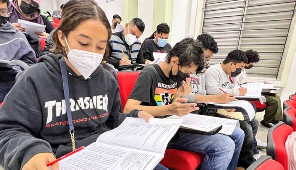 El número de admitidos en la UES este año es menor que años anteriores ...