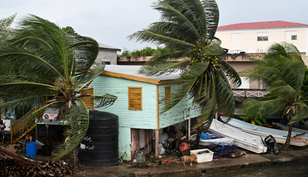 Huracán Lisa toca tierra en Belice y traza su trayectoria al Golfo de México - Diario El Mundo
