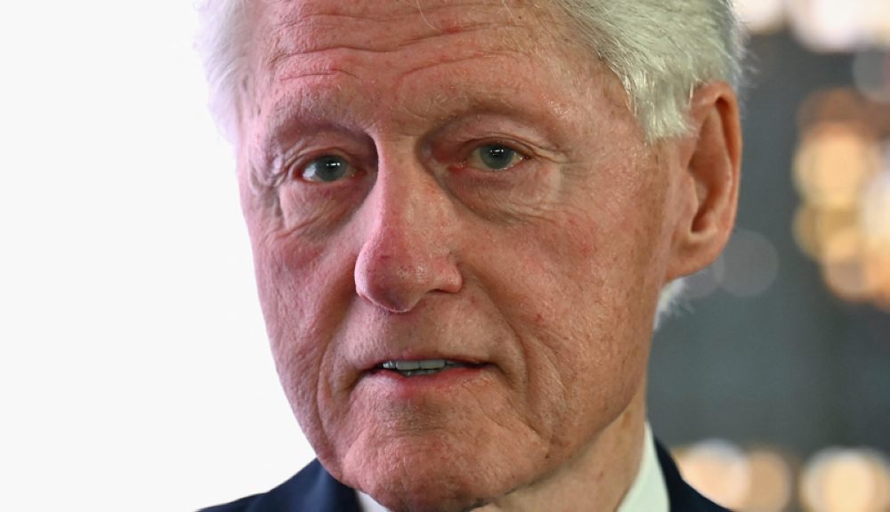 Bill Clinton da positivo para covid con síntomas leves - Diario El Mundo