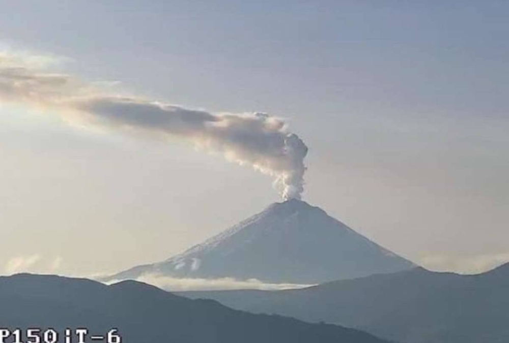 Volcán Cotopaxi expulsa nube de ceniza que alcanza a Quito - Diario El ...