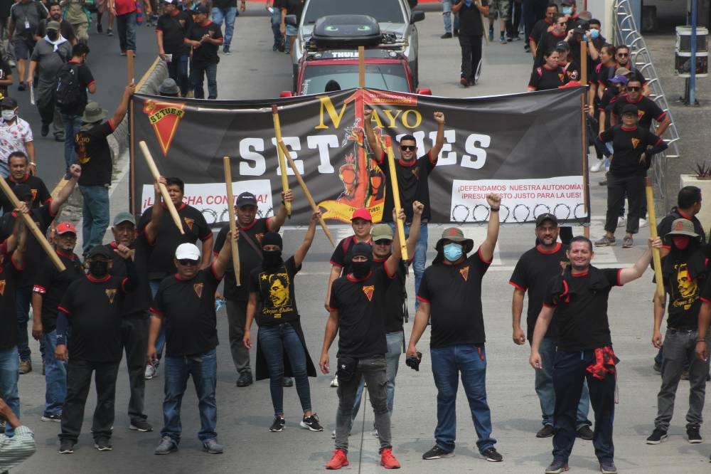 Trabajadores de la UES exigen aumento del presupuesto a la universidad ...
