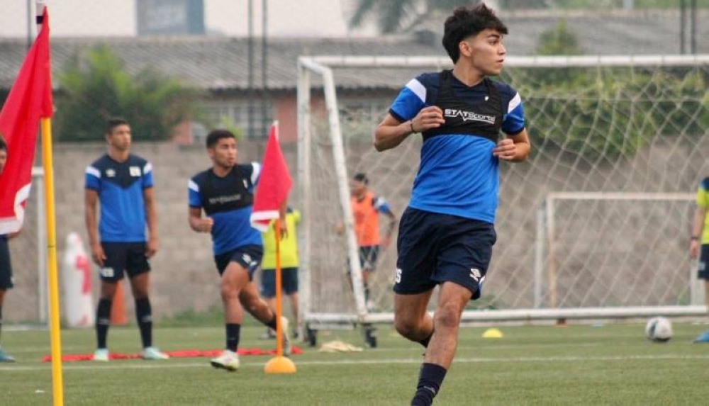 Hugo Pérez: “A Leo Menjívar lo comparan con el Mágico, pero él debe forjar su propia historia ...