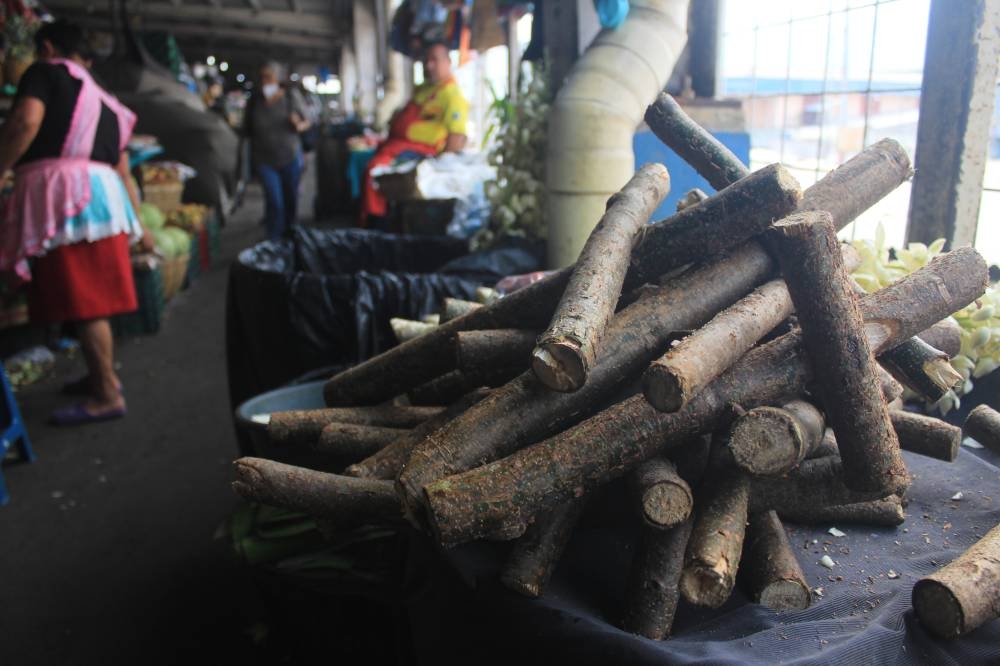 Celebran día de la cruz en el mercado central de San Salvador - Diario ...