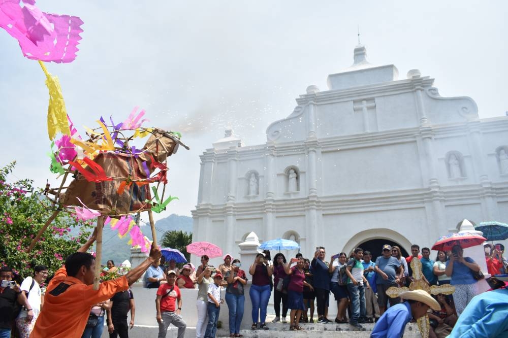 Así se celebra el Festival de Flores y Palmas en Panchimalco - Diario ...