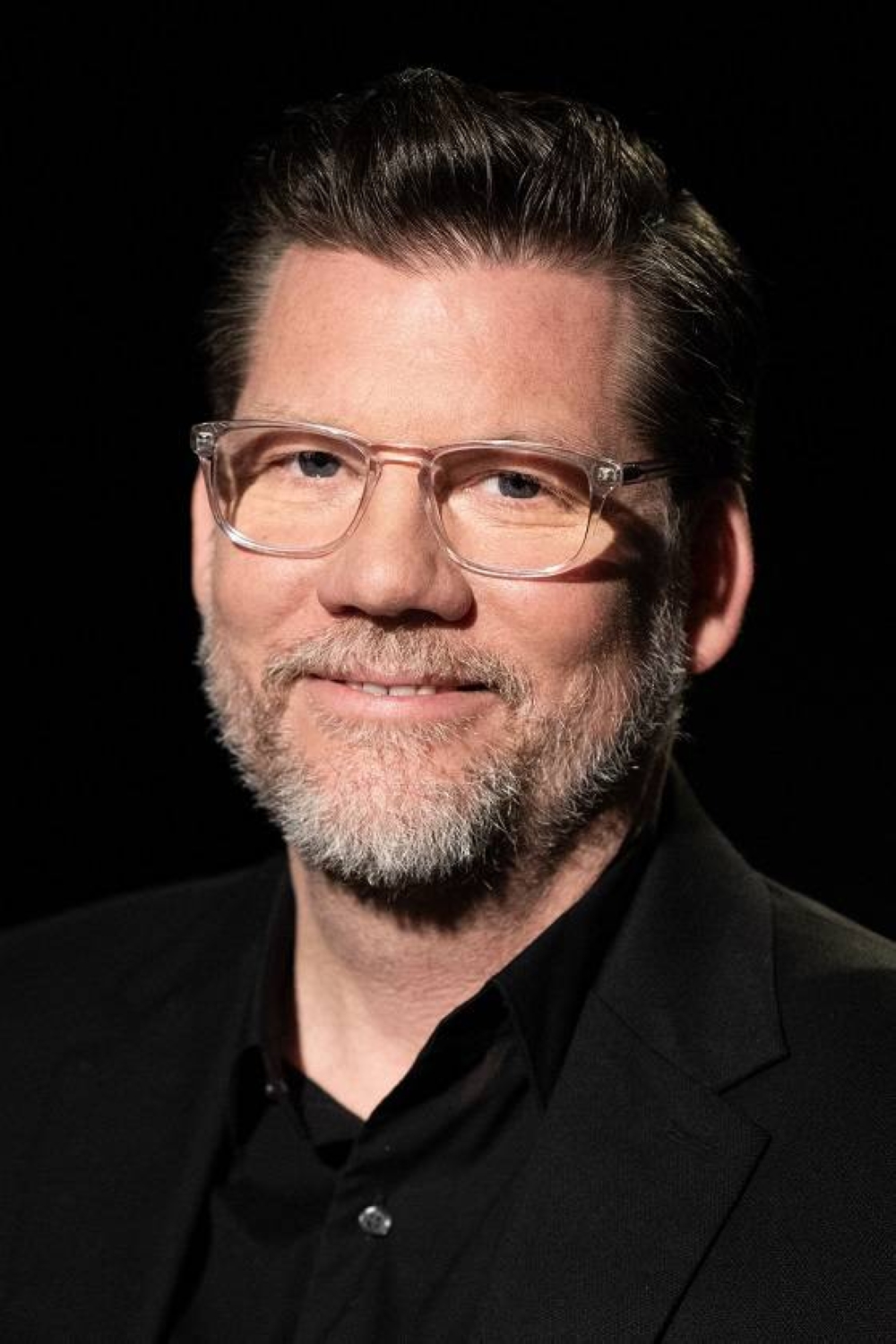 Eugenio Derbez abraza su faceta dramática con la película "Radical ...