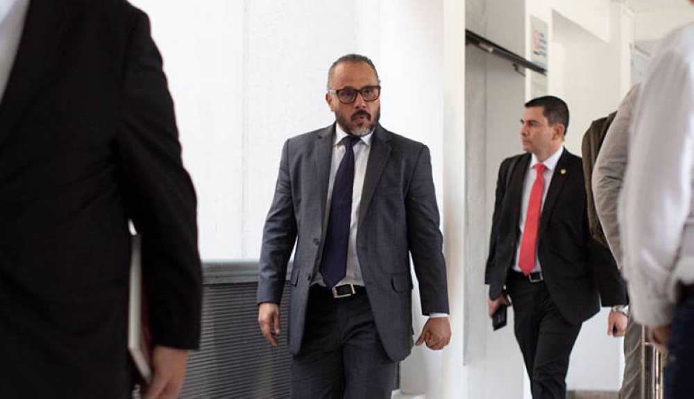 Castro dice explicarán caso Crook si es necesario, oposición pide ...